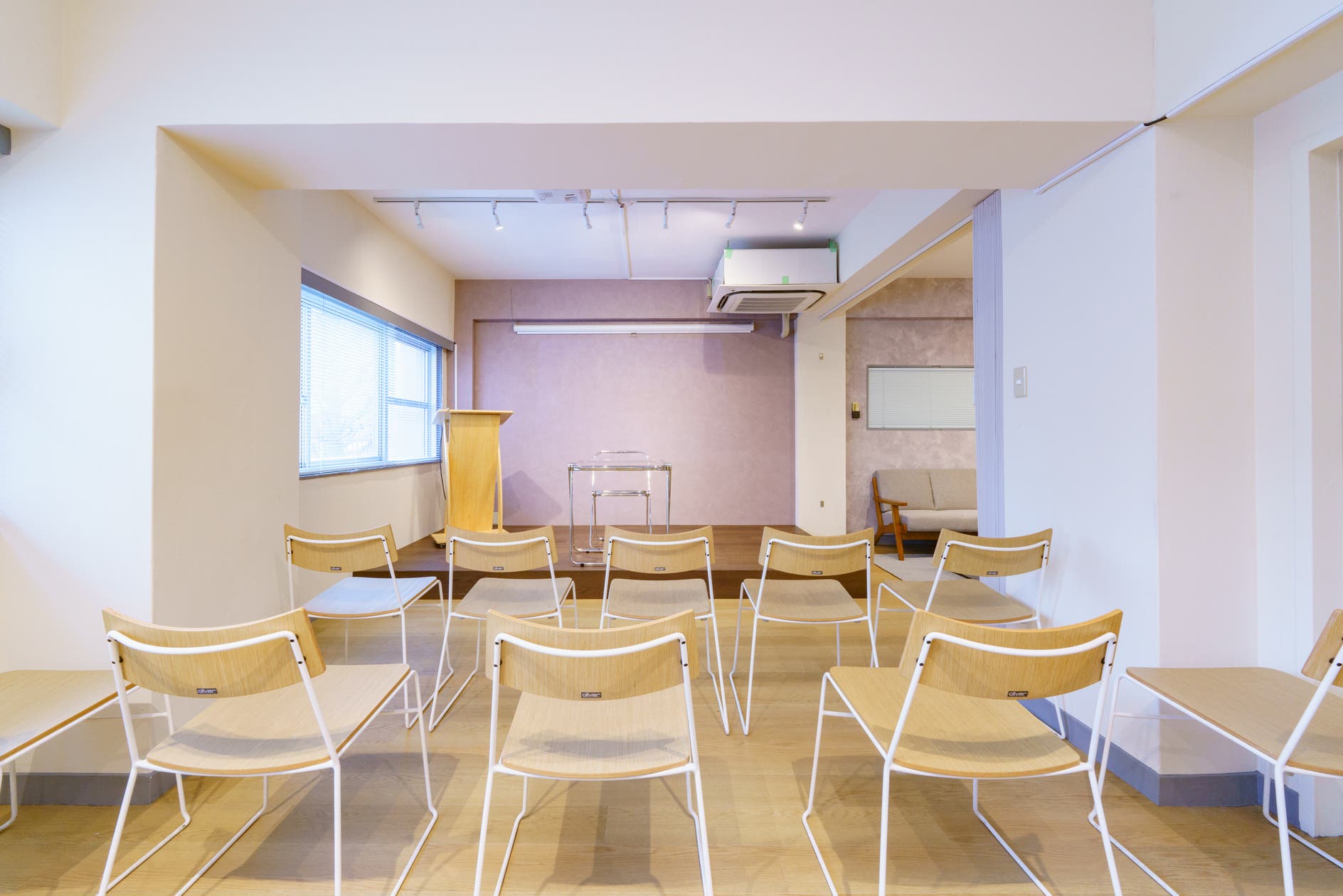 講師用のクリア椅子テーブル（1人掛け1セット）の画像2