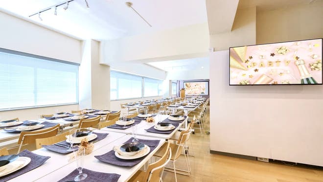 御茶ノ水駅7分✨席数76⭕️控室/飲食可/100㌅画面/ゴミ処理/会議/懇親会/歓送迎会/セミナーの写真2