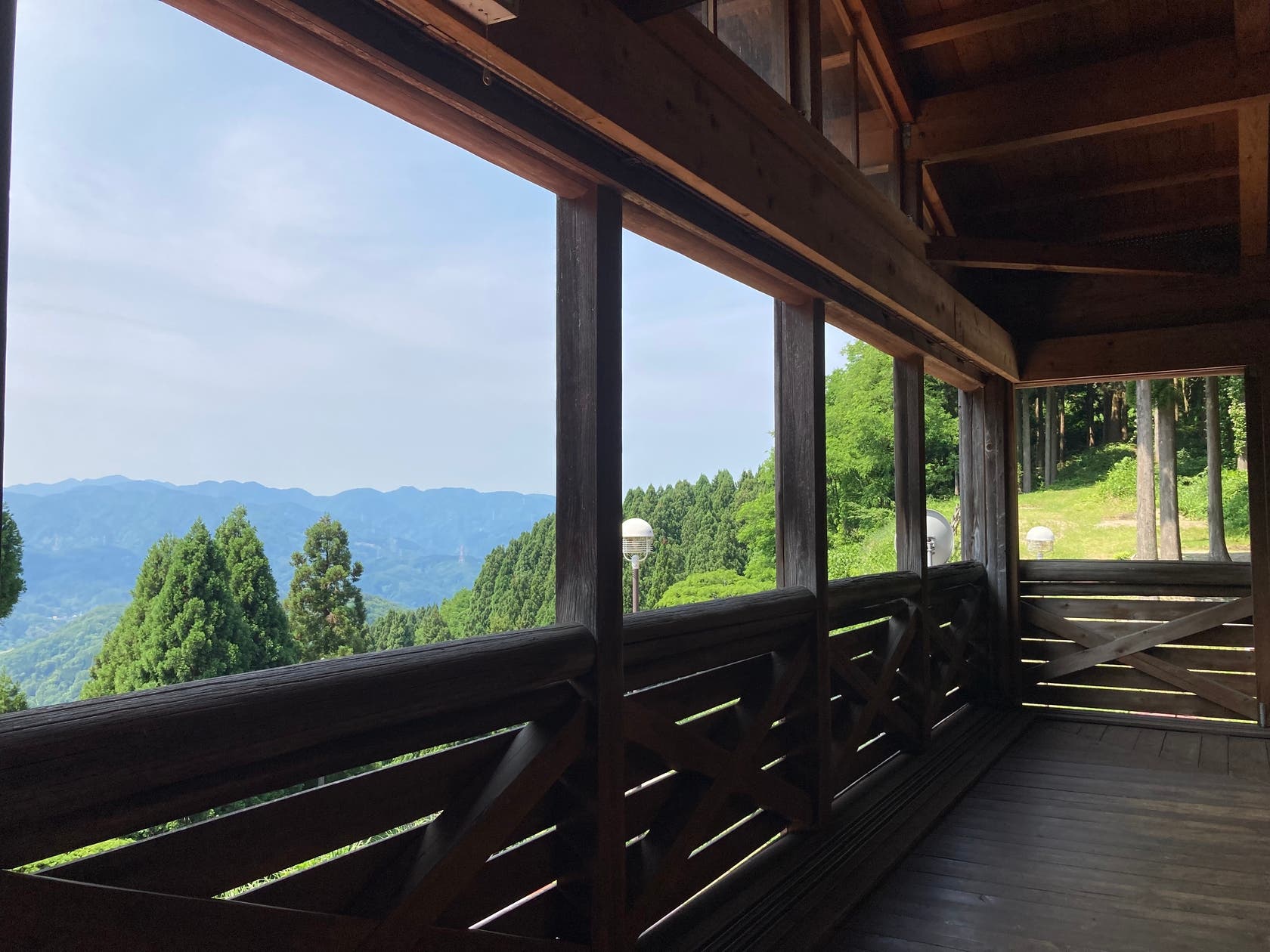 金沢市街から車で15分、深い森の中の多目的スペースの写真6