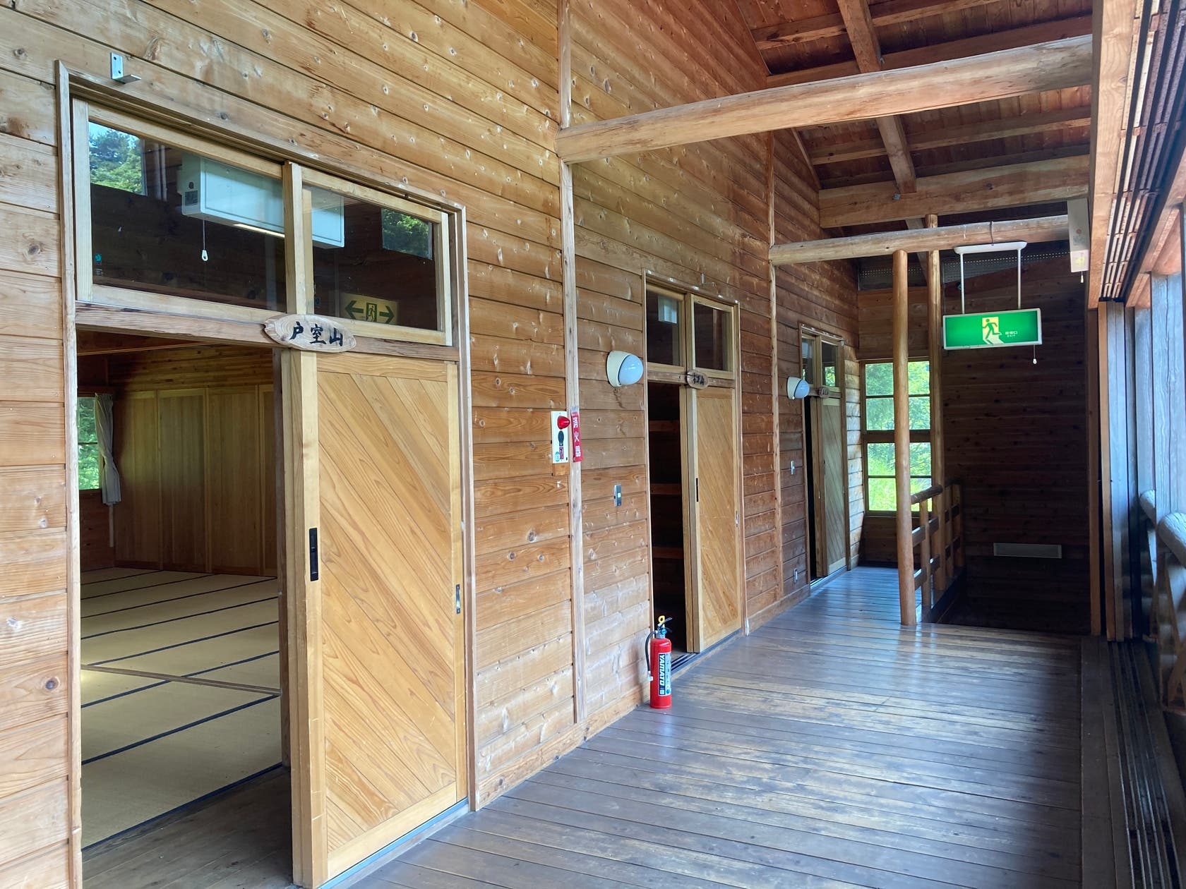 金沢市街から車で15分、深い森の中の多目的スペースの写真7