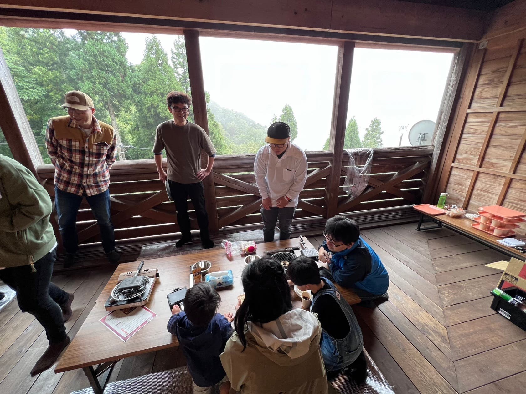 金沢市街から車で15分、深い森の中の多目的スペースの写真9