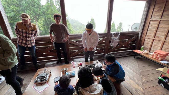 金沢市街から車で15分、深い森の中の多目的スペースの写真9