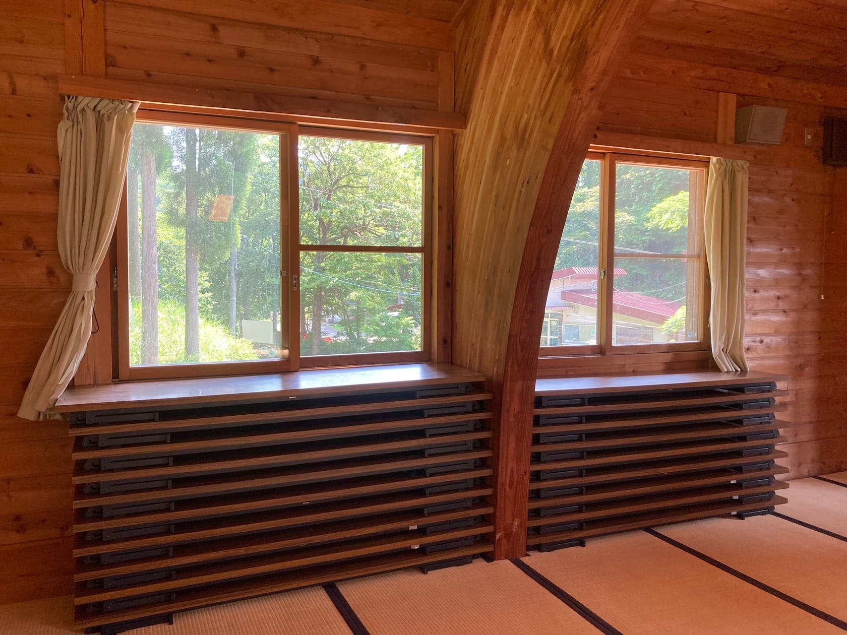 金沢市街から車で15分、深い森の中の多目的スペースの写真10