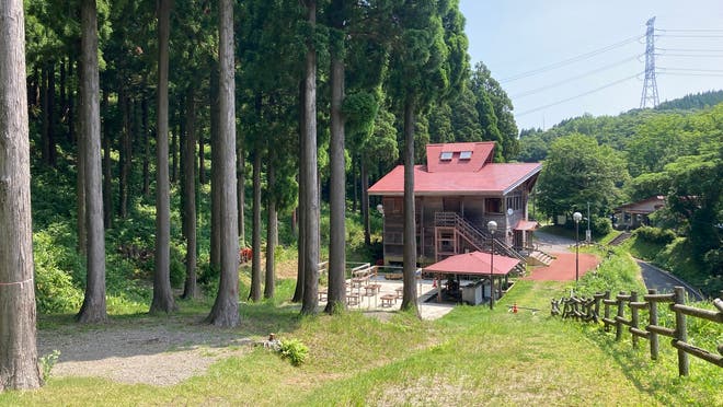 金沢市街から車で15分、深い森の中の多目的スペースの写真3