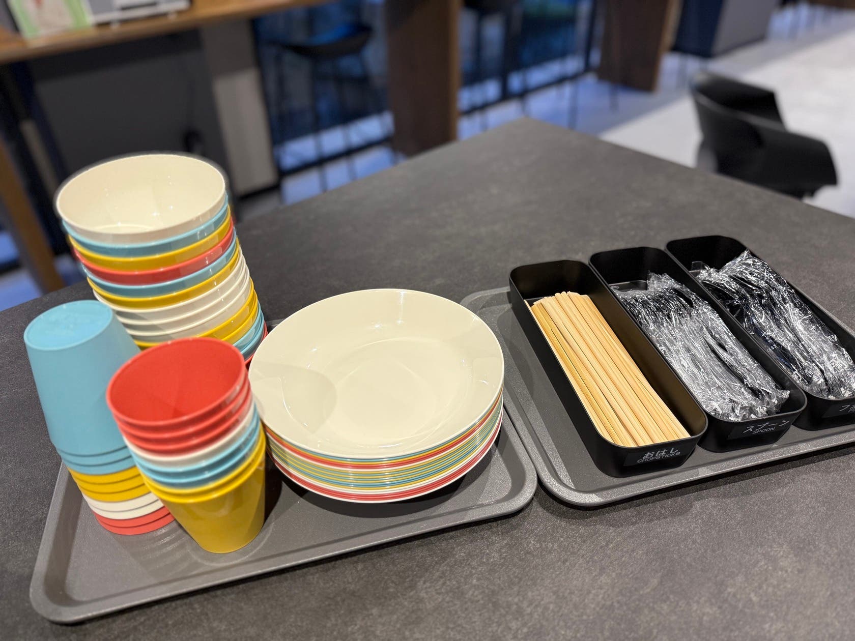 【食器】使い捨てカトラリー類と簡易的な食器の画像1