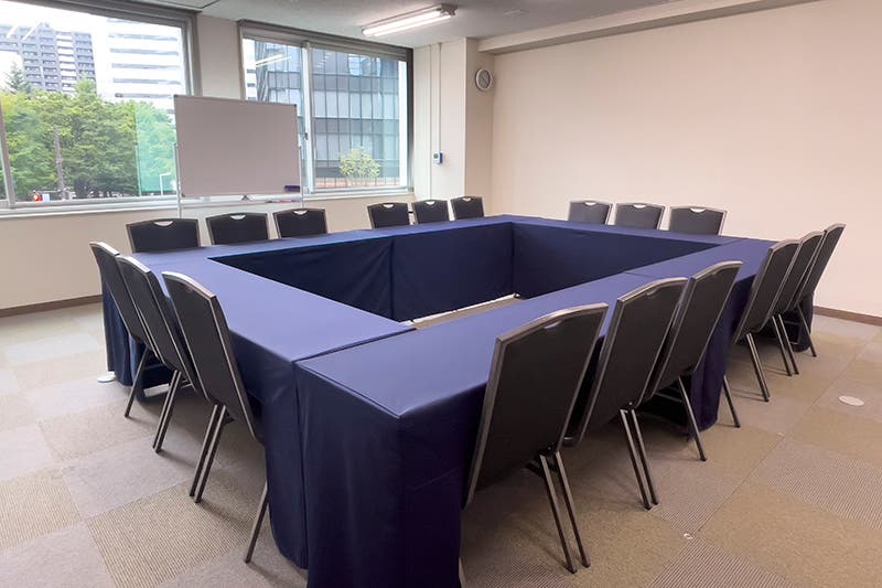 【TKP仙台西口ビジネスセンター】ミーティングルーム2Bの写真1