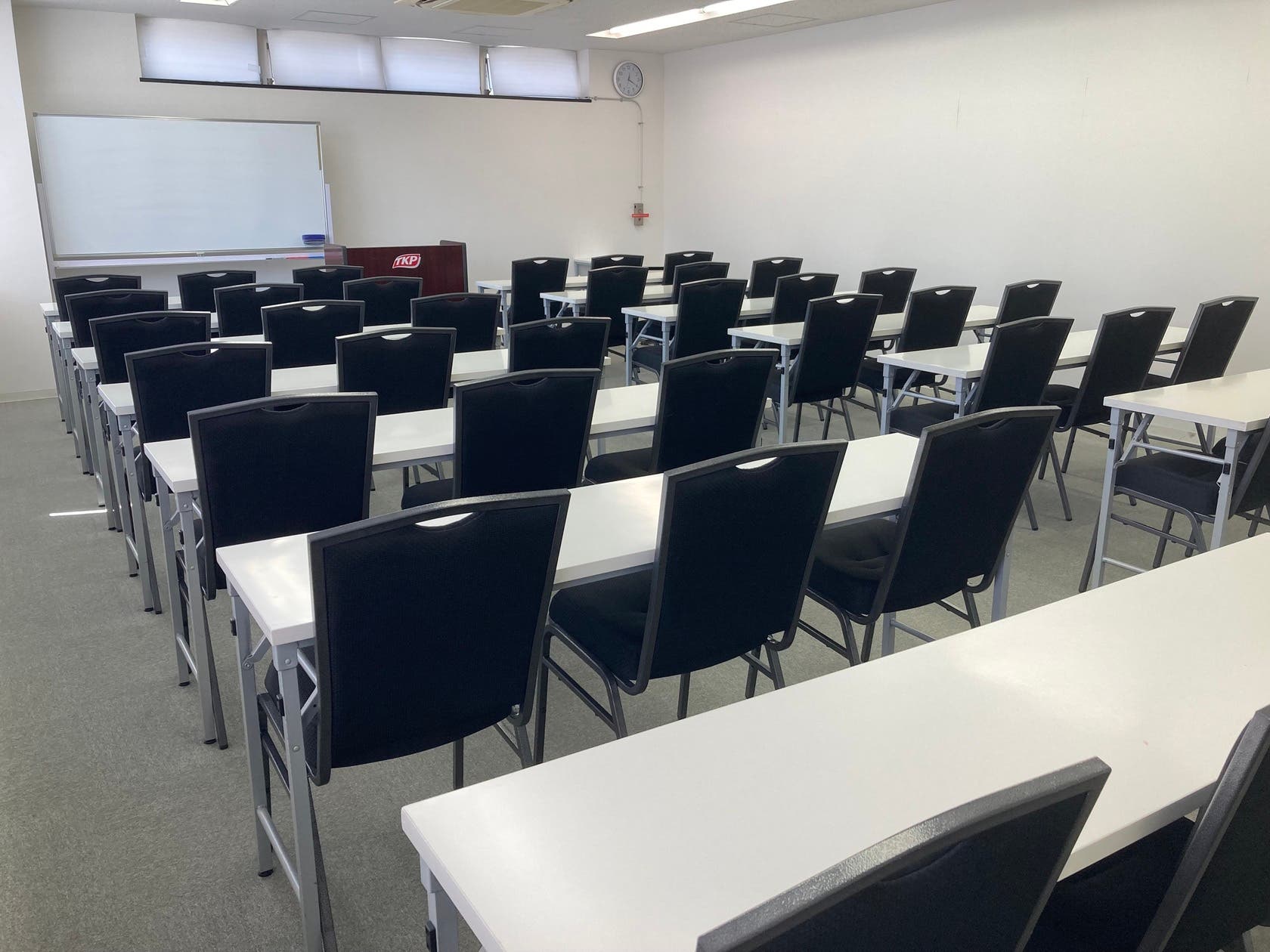 【TKP神田ビジネスセンター】カンファレンスルーム703の写真1