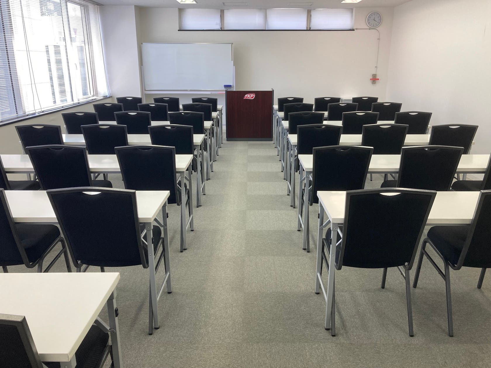 【TKP神田ビジネスセンター】カンファレンスルーム801の写真1