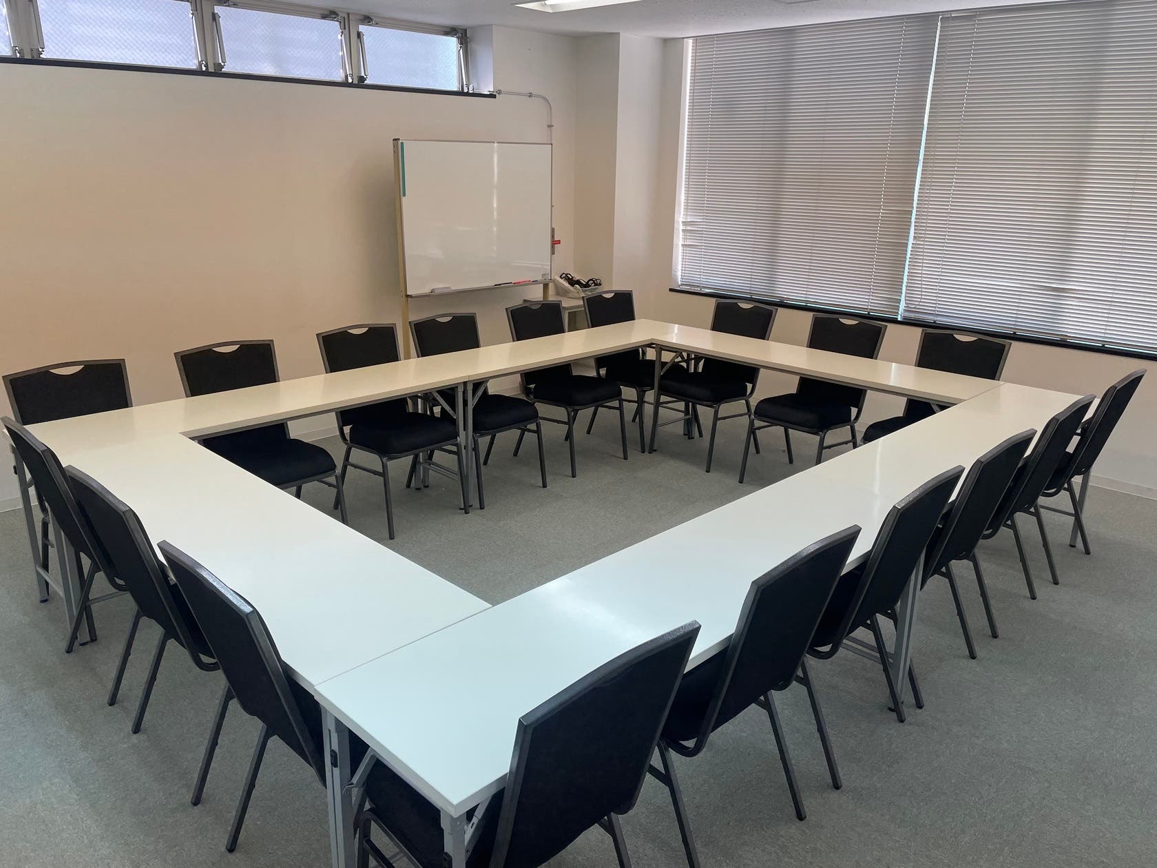 【TKP神田ビジネスセンター】ミーティングルーム805の写真1