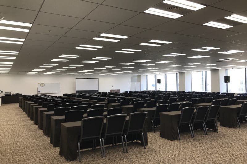 【TKP赤坂カンファレンスセンター】ホール13A（半面）の写真1