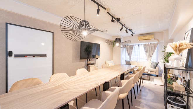 新大阪6分☘️12名+3名利用可🆗全設備無料|高速Wi-Fi|ホワイトボード|65型スマートTV|ホワイトボードの写真1