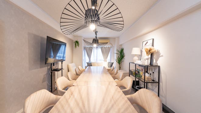 新大阪6分☘️12名+3名利用可🆗全設備無料|高速Wi-Fi|ホワイトボード|65型スマートTV|ホワイトボードの写真2