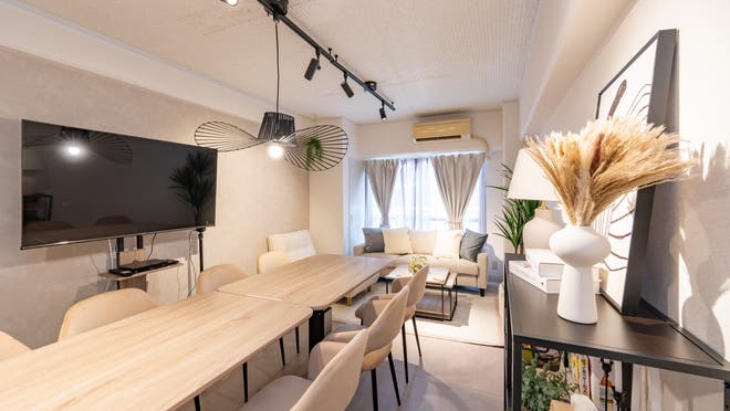 新大阪6分☘️12名+3名利用可🆗全設備無料|高速Wi-Fi|ホワイトボード|65型スマートTV|ホワイトボードの写真3