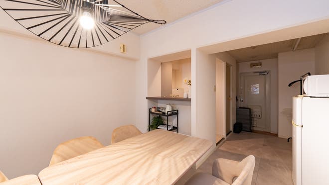 新大阪6分☘️12名+3名利用可🆗全設備無料|高速Wi-Fi|ホワイトボード|65型スマートTV|ホワイトボードの写真10