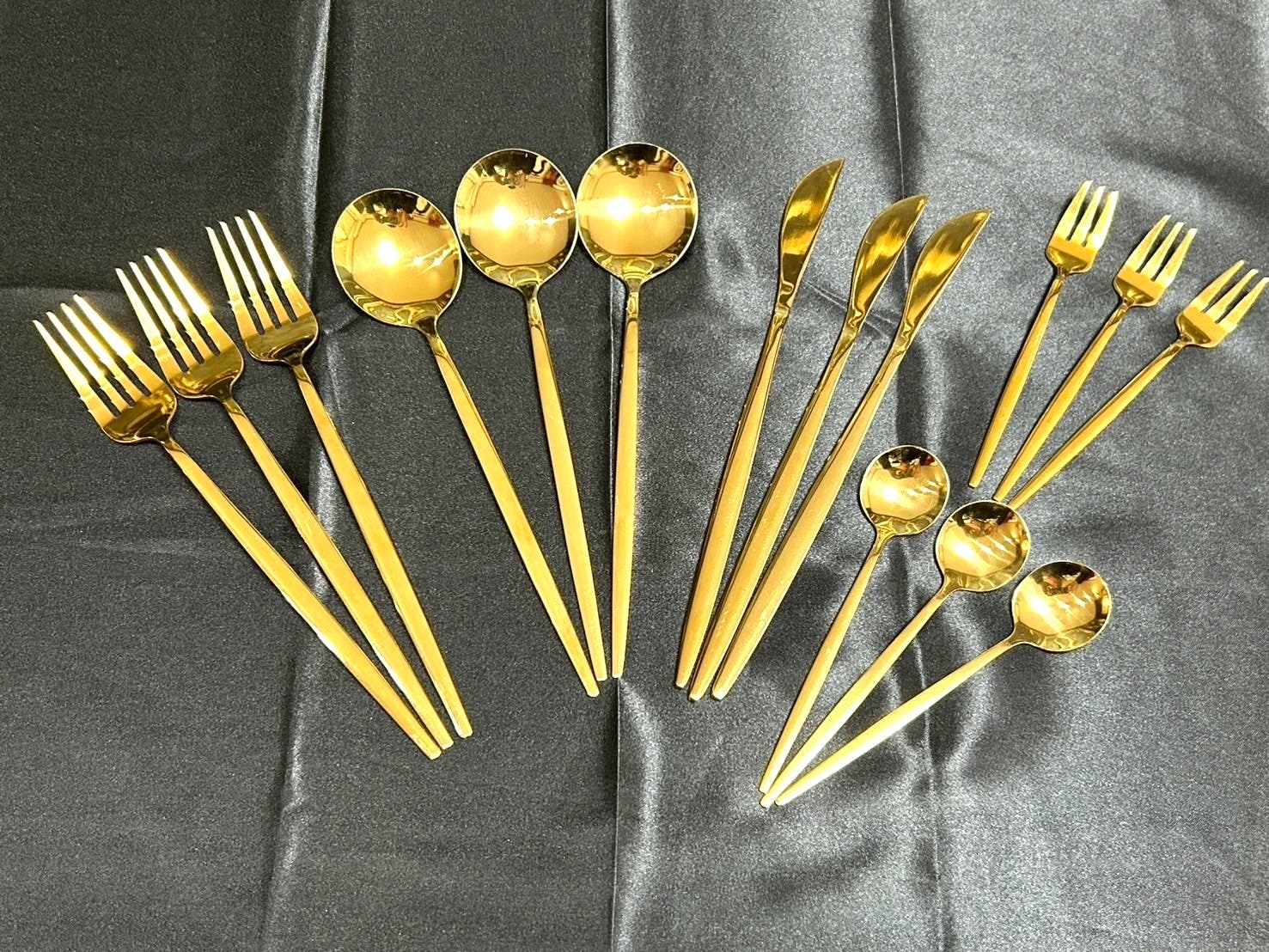 皿、グラス、カトラリーの画像3