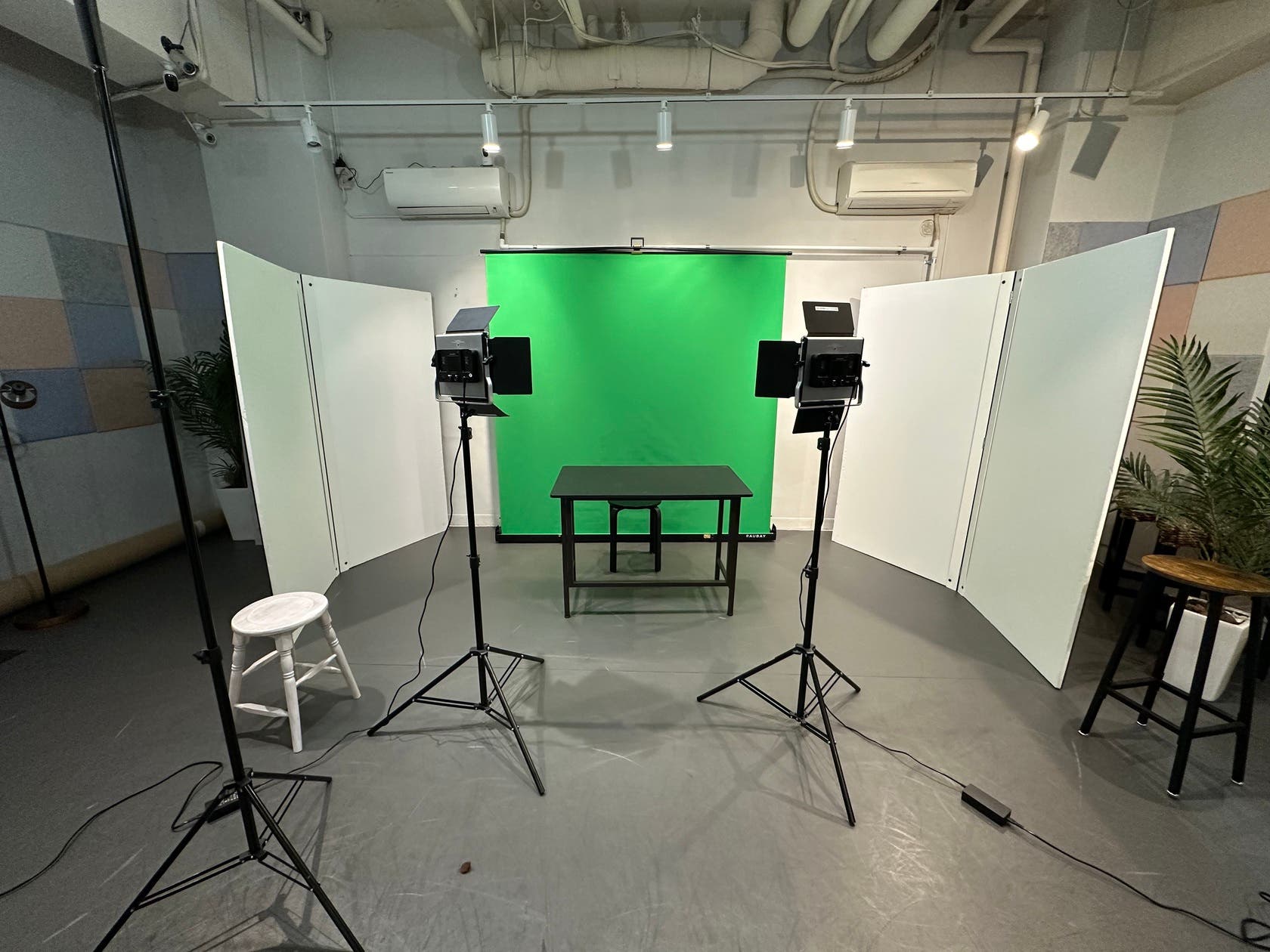 【駅徒歩30秒】83㎡ 大型スタジオ　リノリウム床　撮影機材豊富の写真2