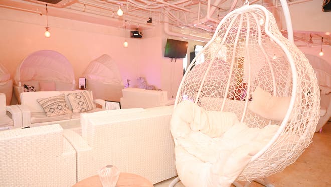 【渋谷⭐️徒歩5分のオシャレシーシャバー♪】インスタ映えな店内☆忘年会,新年会,サークル,合コンの写真1