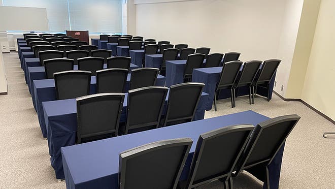 【TKP新大阪ビジネスセンター】カンファレンスルーム4Eの写真1