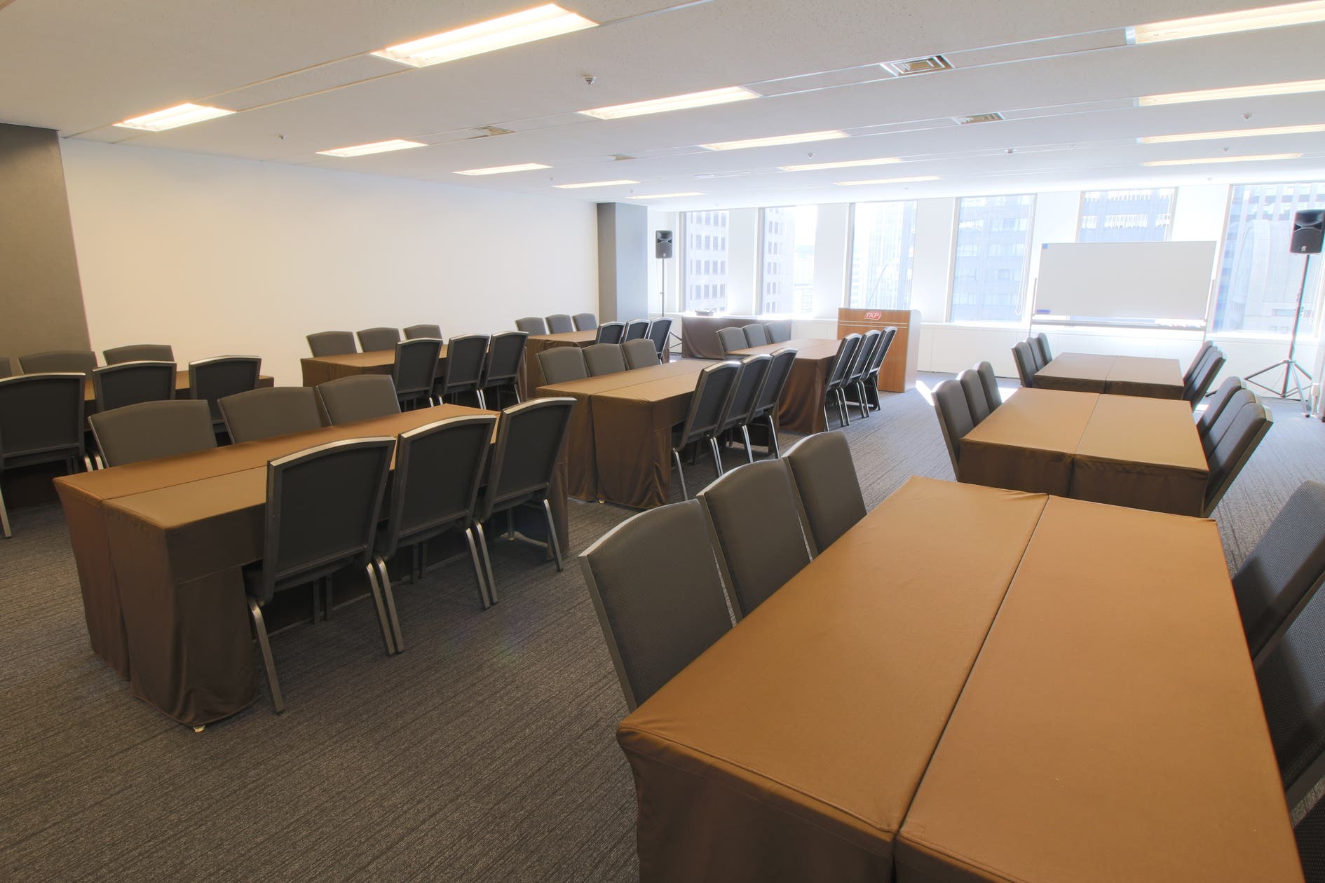 【TKP新橋カンファレンスセンター】カンファレンスルーム10Bの写真1