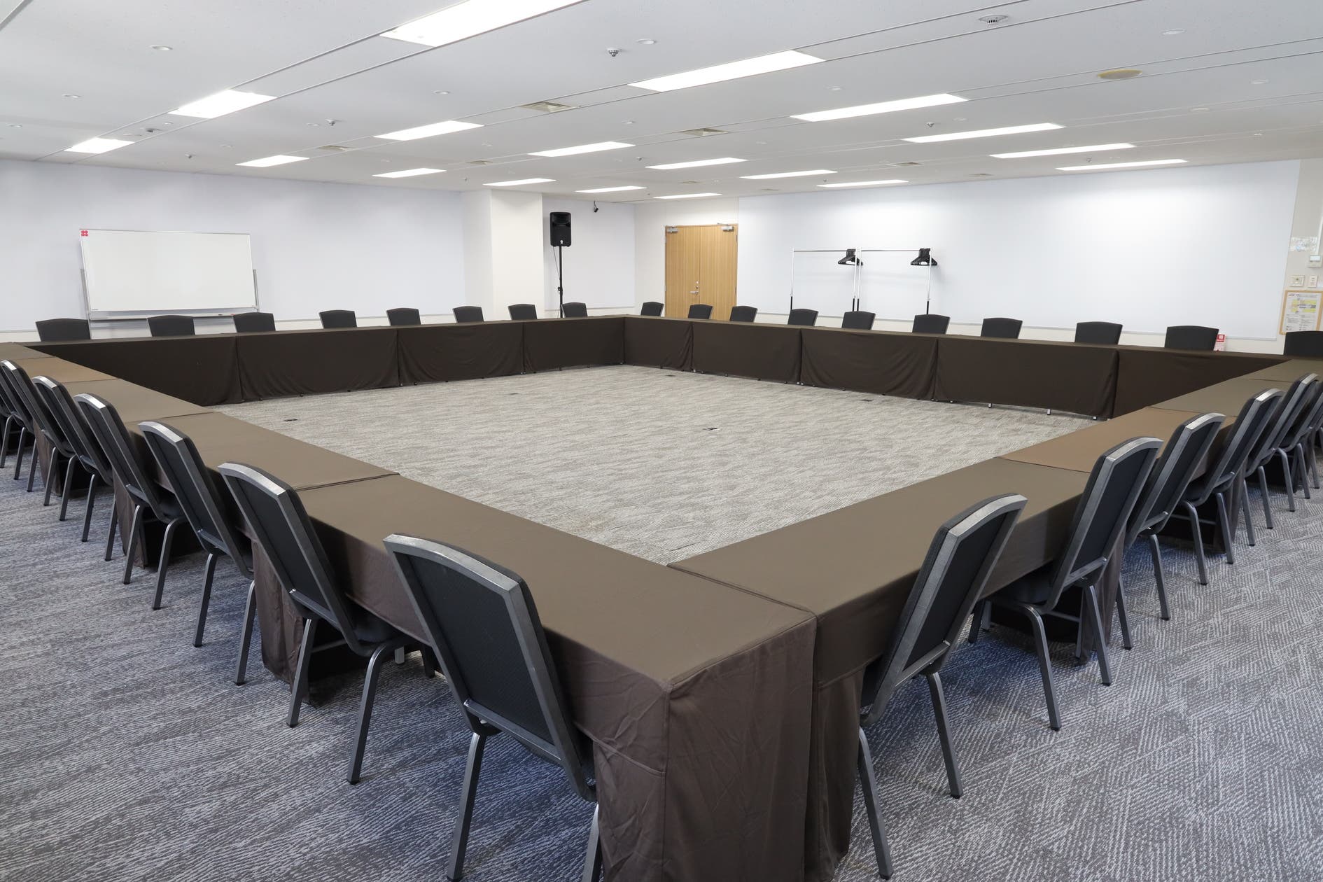 【TKP新橋カンファレンスセンター】ホール10Cの写真1