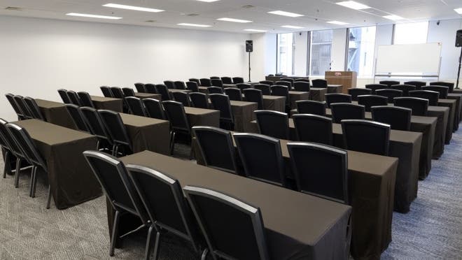 【TKP新橋カンファレンスセンター】ホール10Hの写真1