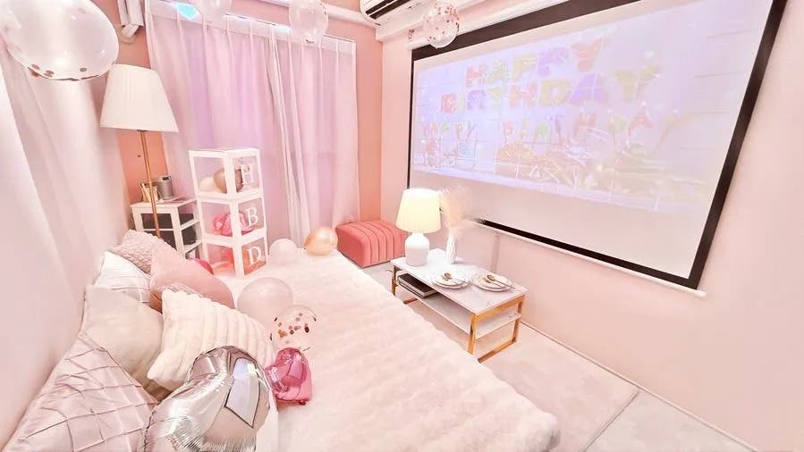 【🎀映えすぎピンクインテリア🎀】【クリスマス🎄】心斎橋5分🚃スクリーン鑑賞会🎞️デート💗推し活🫶未成年🆗学割🏫の写真5