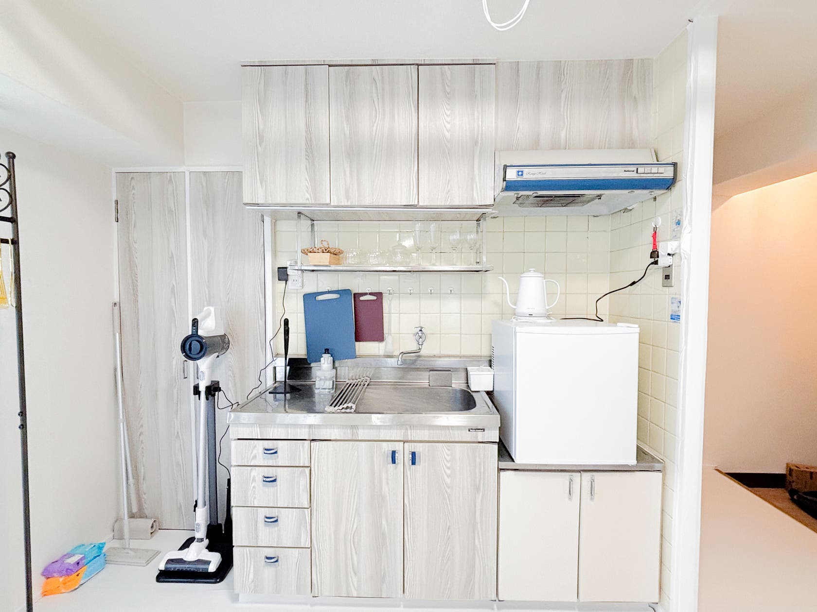 冷蔵庫、電気ポットの画像1