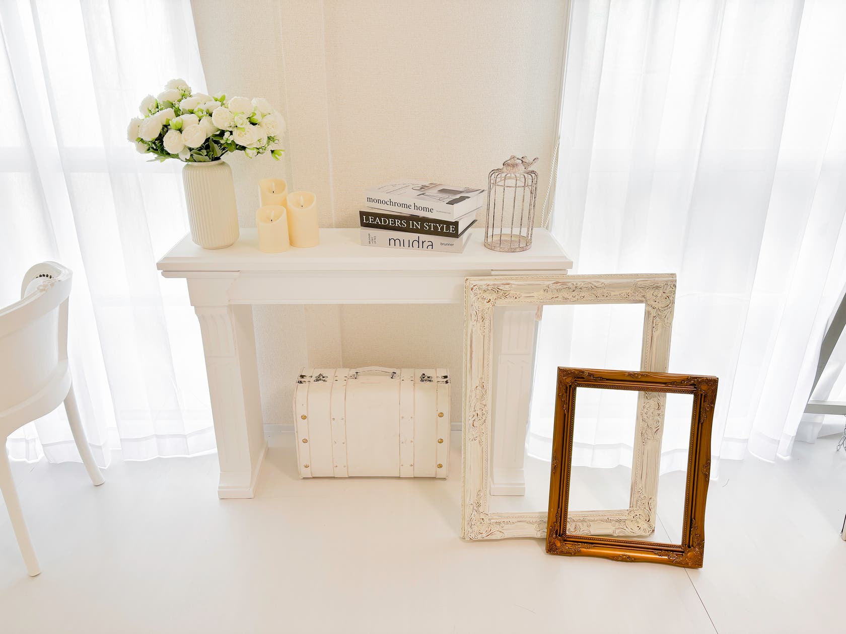 ティアラ👑アンティーク鳥籠、トランクケース、フレームなど撮影用小物の画像3