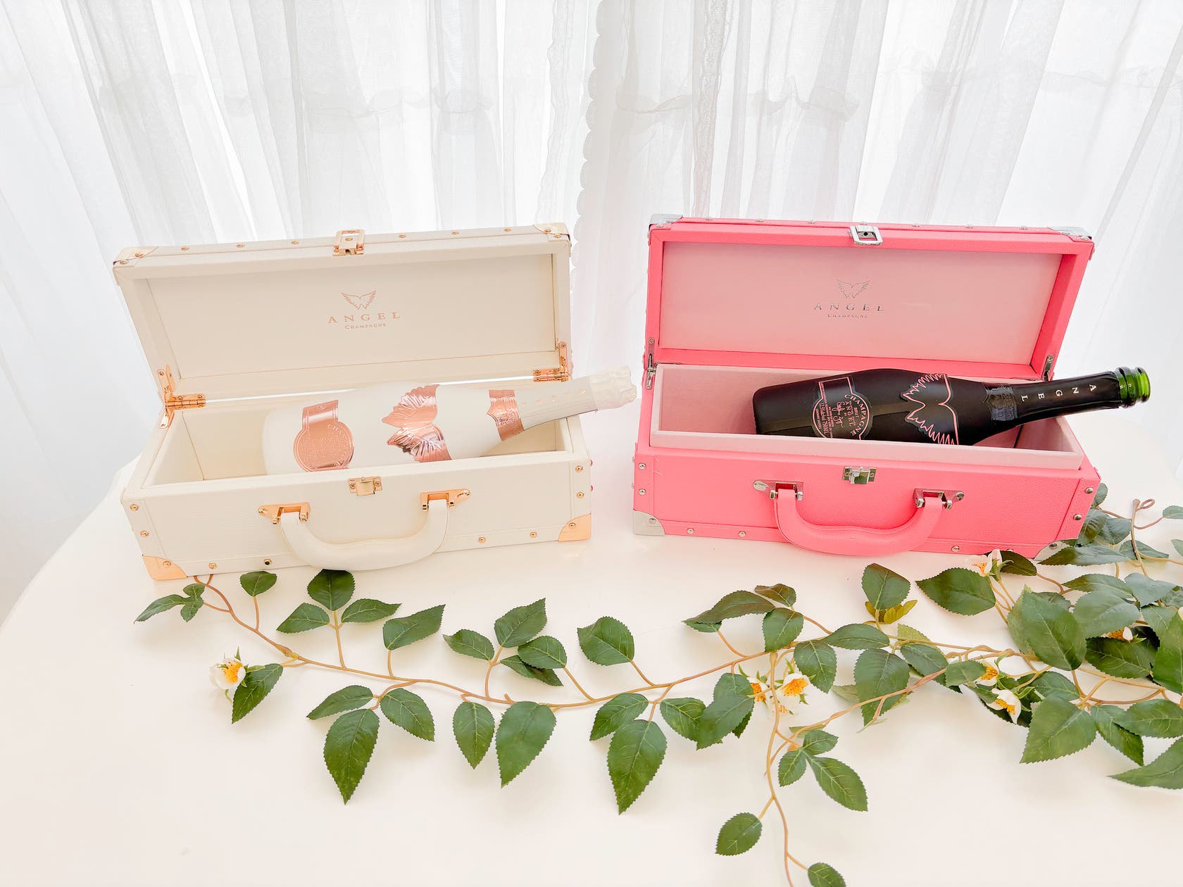 【👑撮影用シャンパン👑】ケース＆瓶（口が空いてます）の画像1