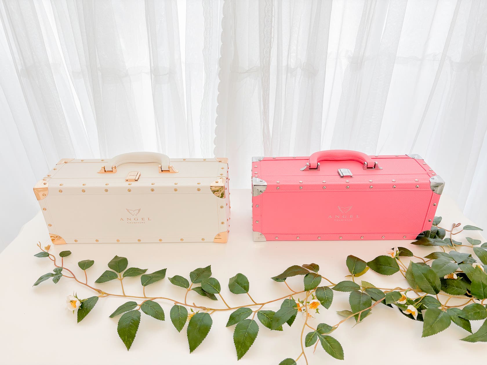 【👑撮影用シャンパン👑】ケース＆瓶（口が空いてます）の画像2