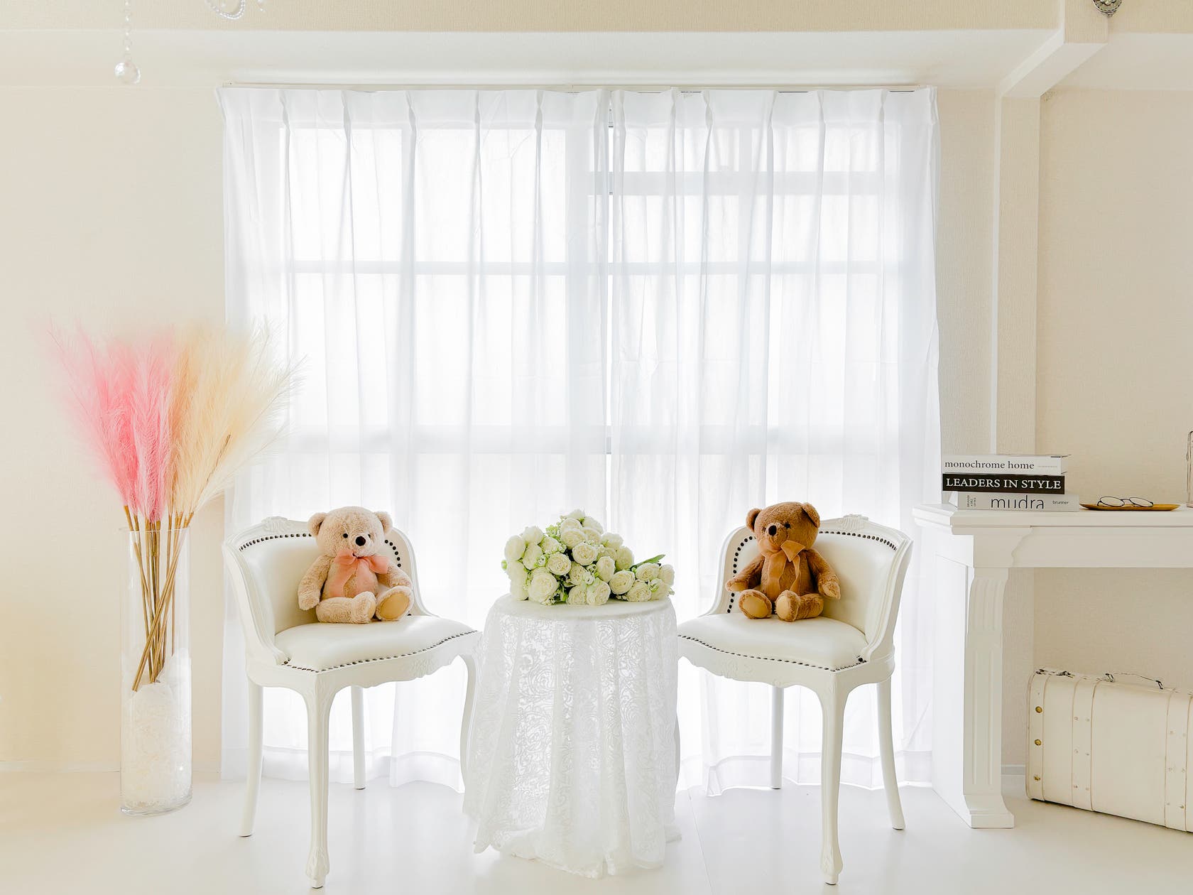 【自然光＋窓辺ブース】格子窓、レースカーテン、西側窓2箇所の画像2