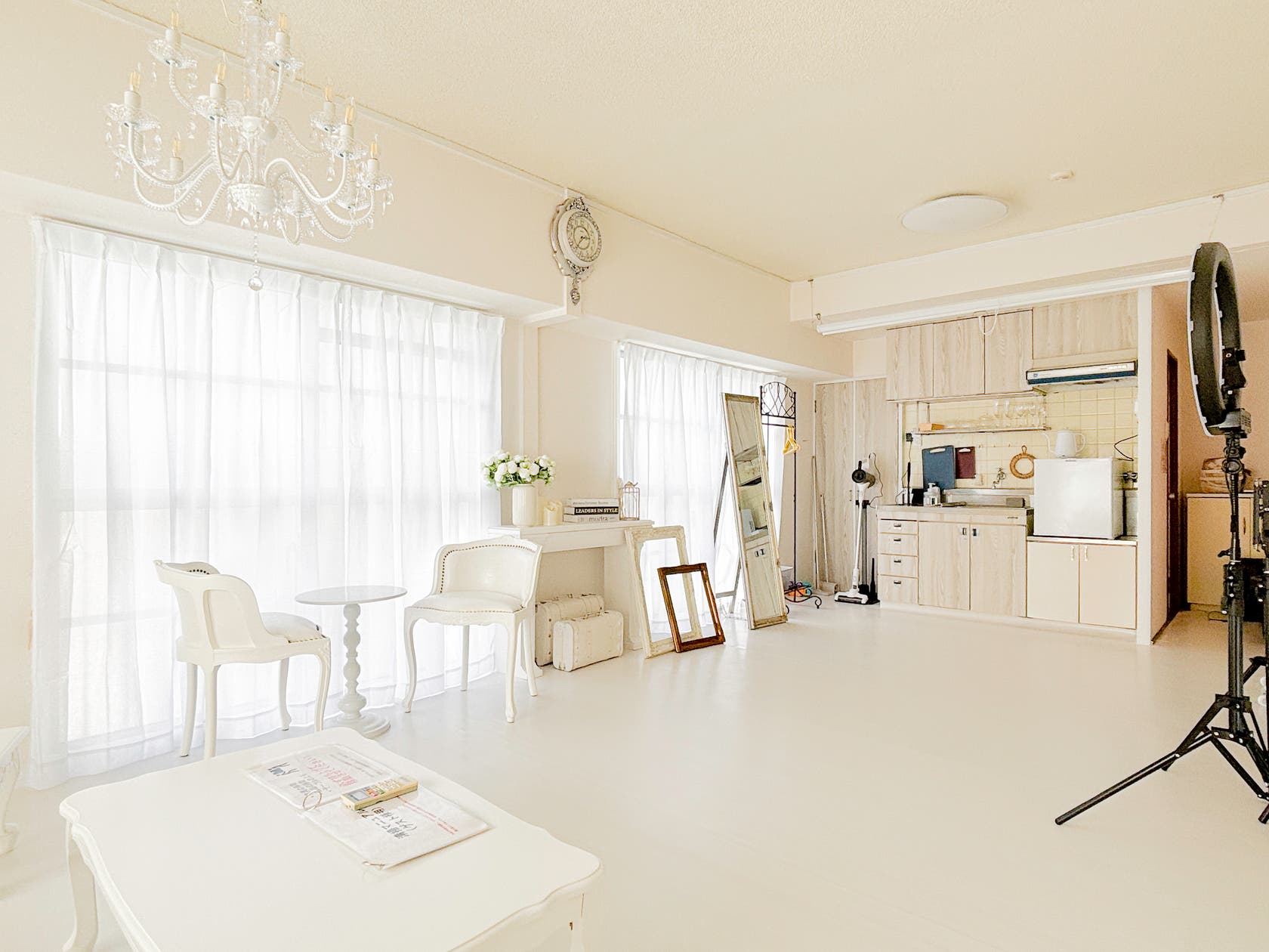 【自然光＋窓辺ブース】格子窓、レースカーテン、西側窓2箇所の画像3