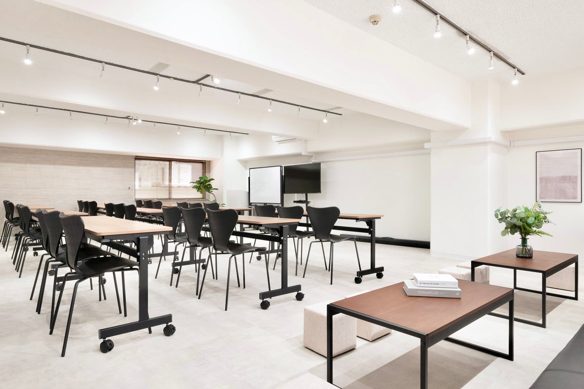 スペモ✨️【新大阪駅４分】最大40名/超高速NURO光/プロジェクター/マイク/モニタ/持込飲食🍴666_SMILE会議室新大阪の写真6