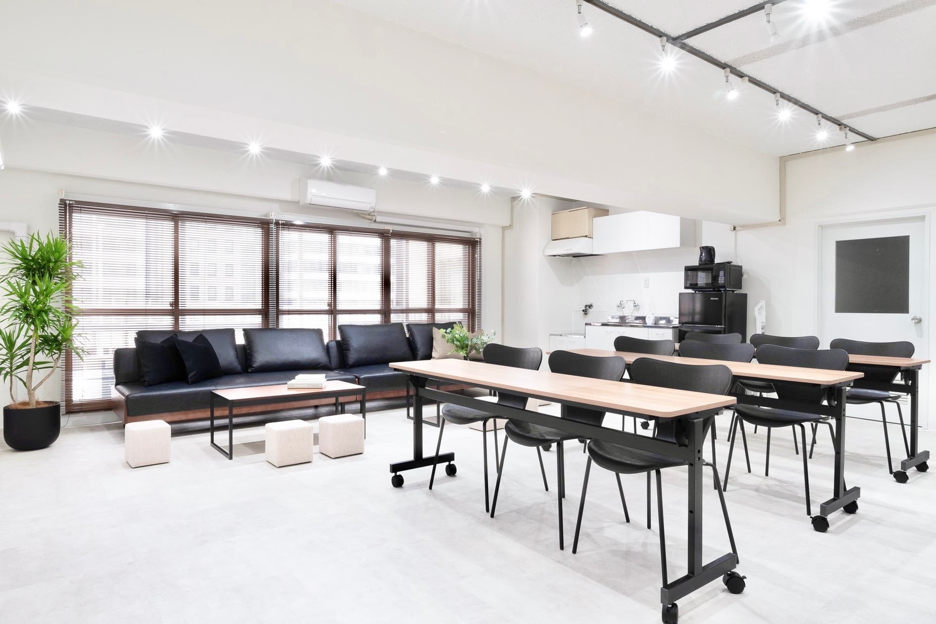 スペモ✨️【新大阪駅４分】最大40名/超高速NURO光/プロジェクター/マイク/モニタ/持込飲食🍴666_SMILE会議室新大阪の写真7