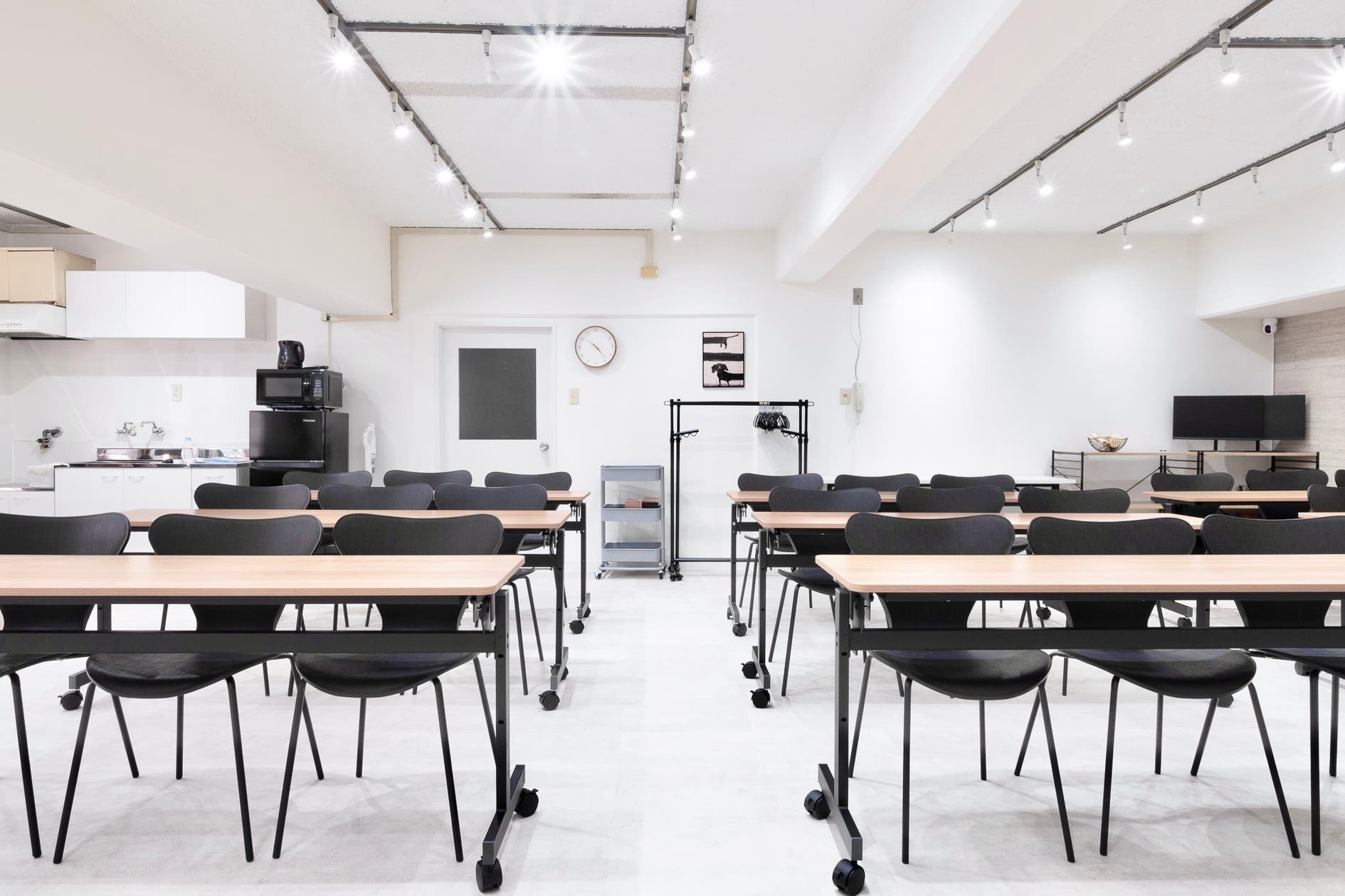 スペモ✨️【新大阪駅４分】最大40名/超高速NURO光/プロジェクター/マイク/モニタ/持込飲食🍴666_SMILE会議室新大阪の写真8