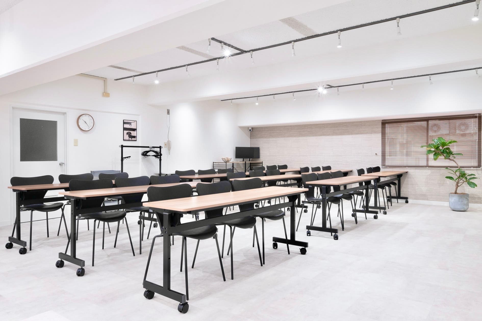 スペモ✨️【新大阪駅４分】最大40名/超高速NURO光/プロジェクター/マイク/モニタ/持込飲食🍴666_SMILE会議室新大阪の写真14