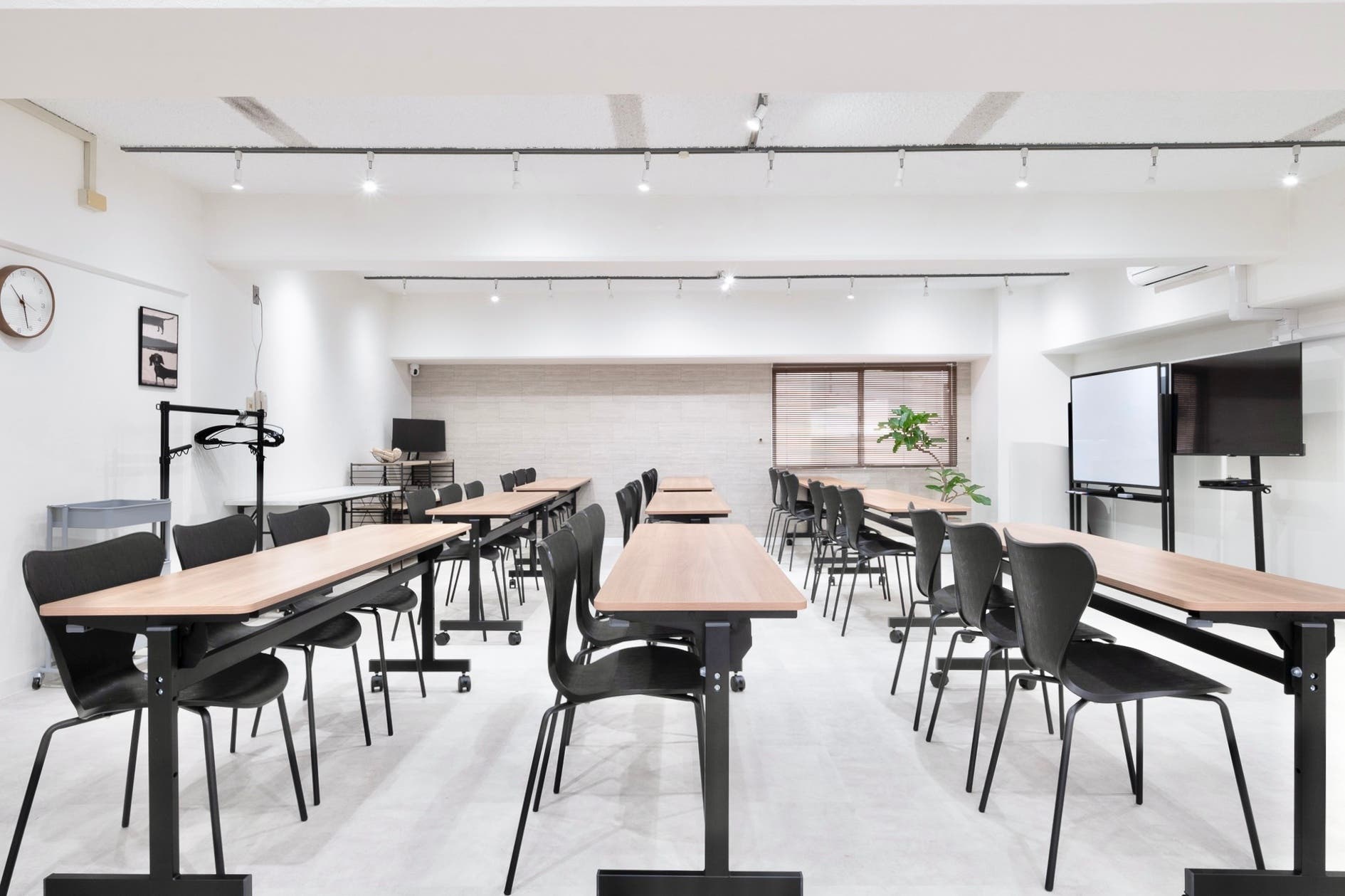 スペモ✨️【新大阪駅４分】最大40名/超高速NURO光/プロジェクター/マイク/モニタ/持込飲食🍴666_SMILE会議室新大阪の写真15