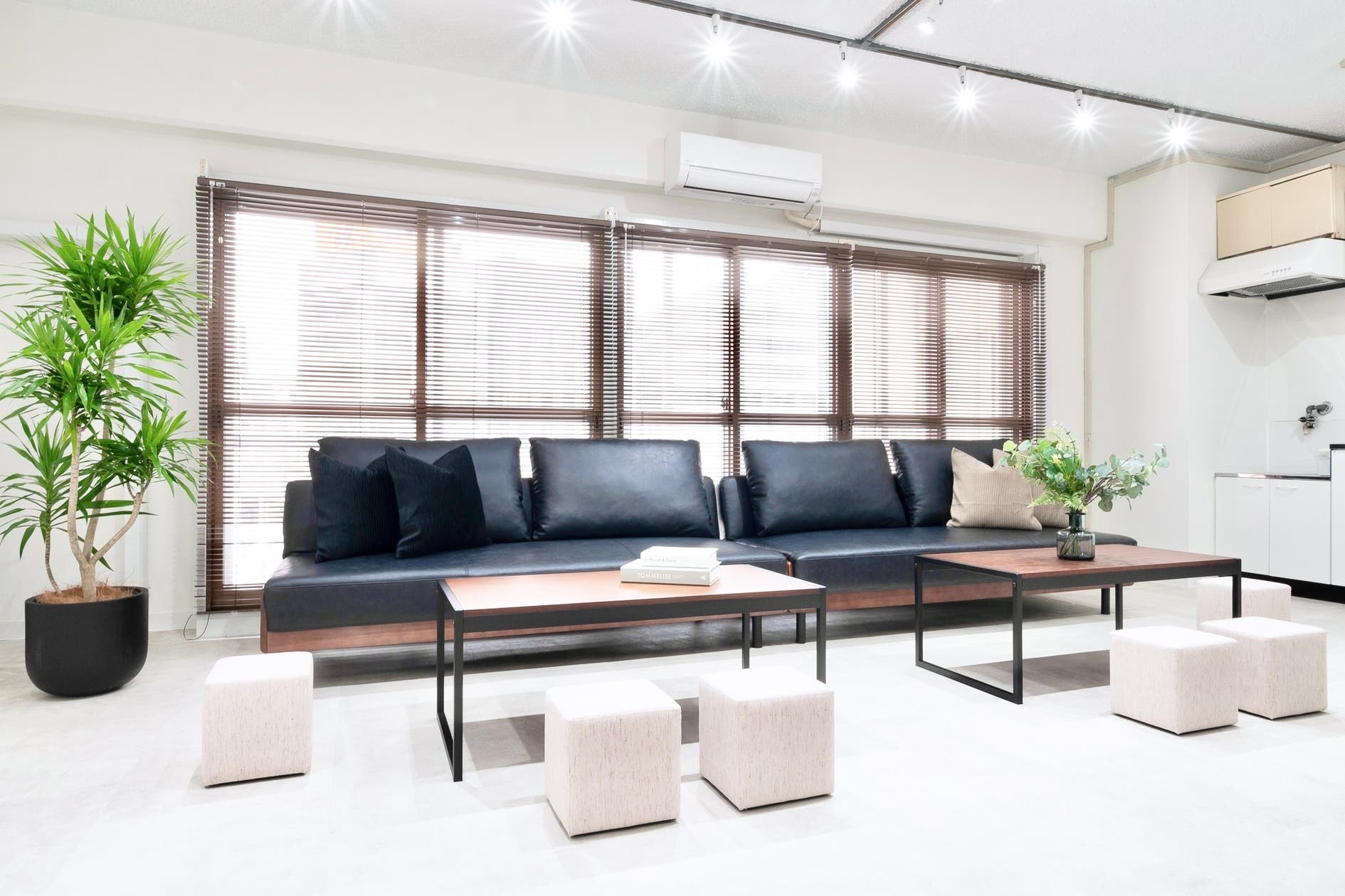 スペモ✨️【新大阪駅４分】最大40名/超高速NURO光/プロジェクター/マイク/モニタ/持込飲食🍴666_SMILE会議室新大阪の写真16