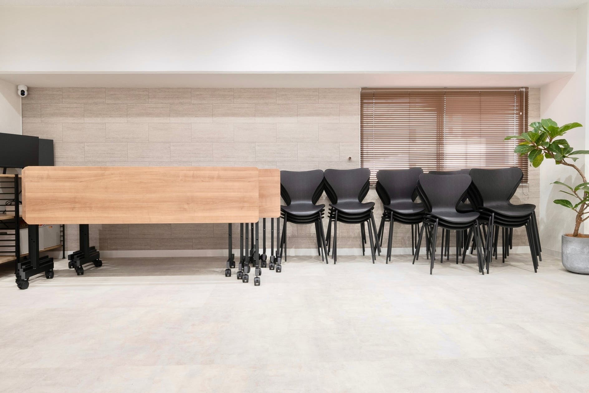 スペモ✨️【新大阪駅４分】最大40名/超高速NURO光/プロジェクター/マイク/モニタ/持込飲食🍴666_SMILE会議室新大阪の写真19