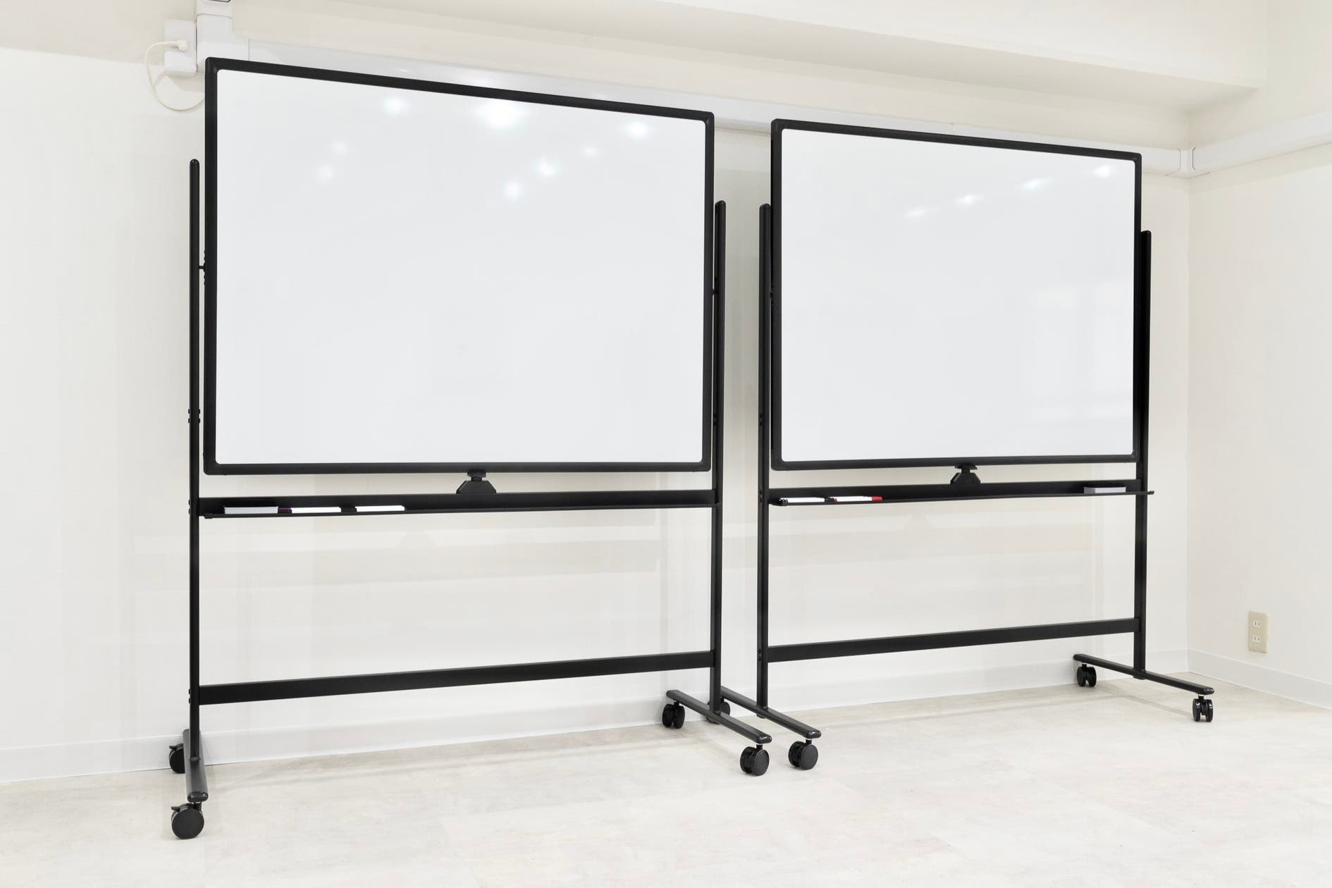 スペモ✨️【新大阪駅４分】最大40名/超高速NURO光/プロジェクター/マイク/モニタ/持込飲食🍴666_SMILE会議室新大阪の写真23