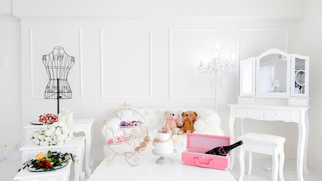 白家具×アンティーク👑推し活🌈白スタジオ🌙メイク&更衣室完備💄撮影機材無料💡誕生日会🍰 女子会OK🌷の写真2