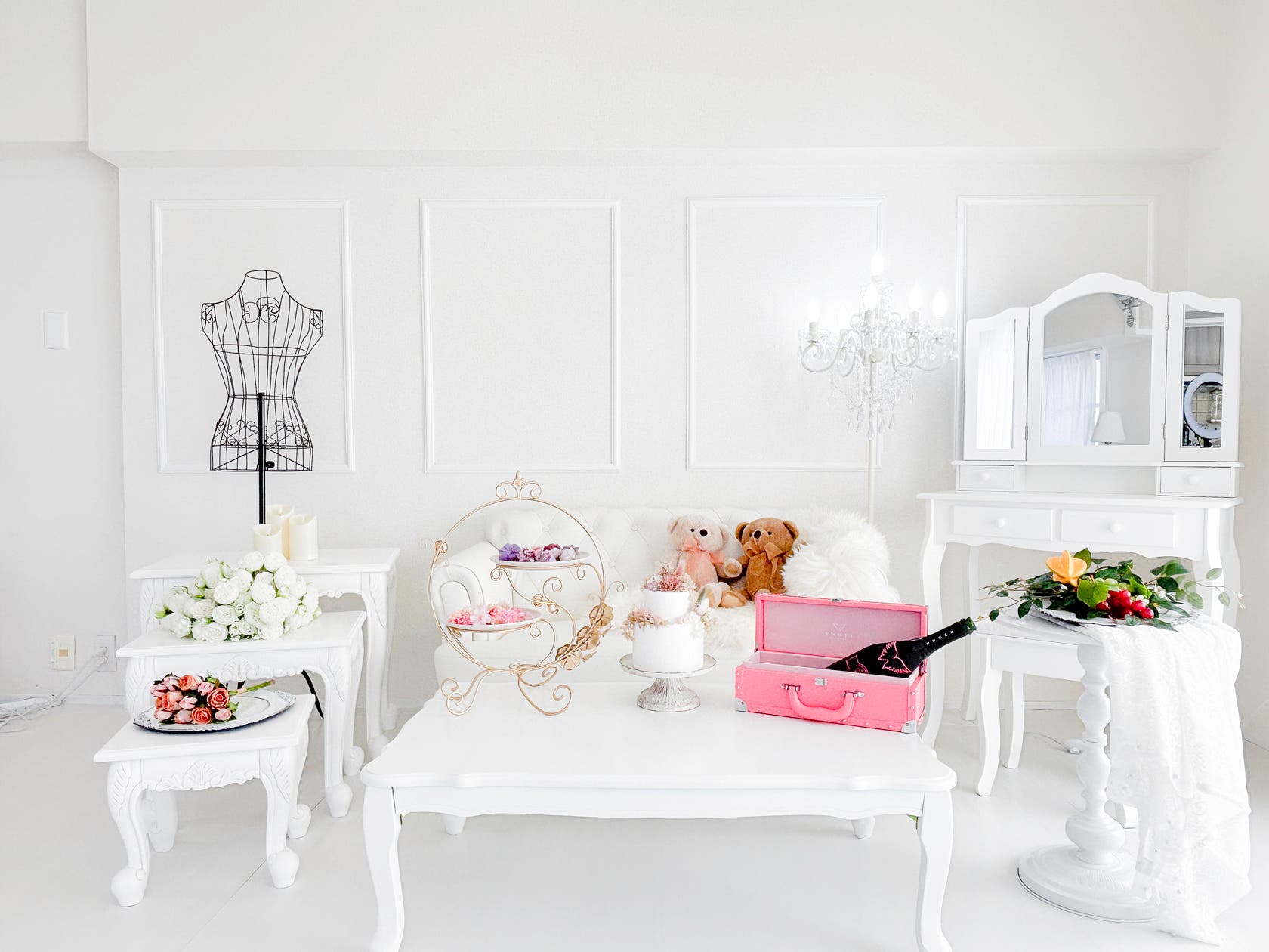 白家具×アンティーク👑推し活🌈白スタジオ🌙メイク＆更衣室完備💄撮影機材無料💡誕生日会🍰 女子会OK🌷の写真11