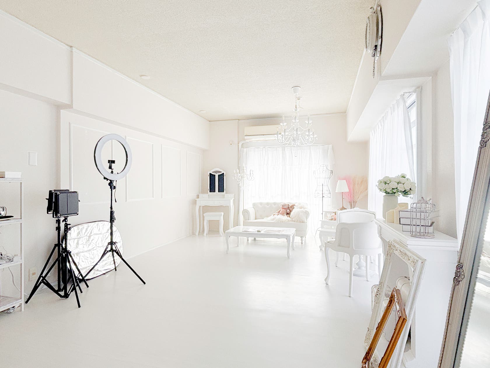白家具×アンティーク👑推し活🌈白スタジオ🌙メイク＆更衣室完備💄撮影機材無料💡誕生日会🍰 女子会OK🌷の写真7