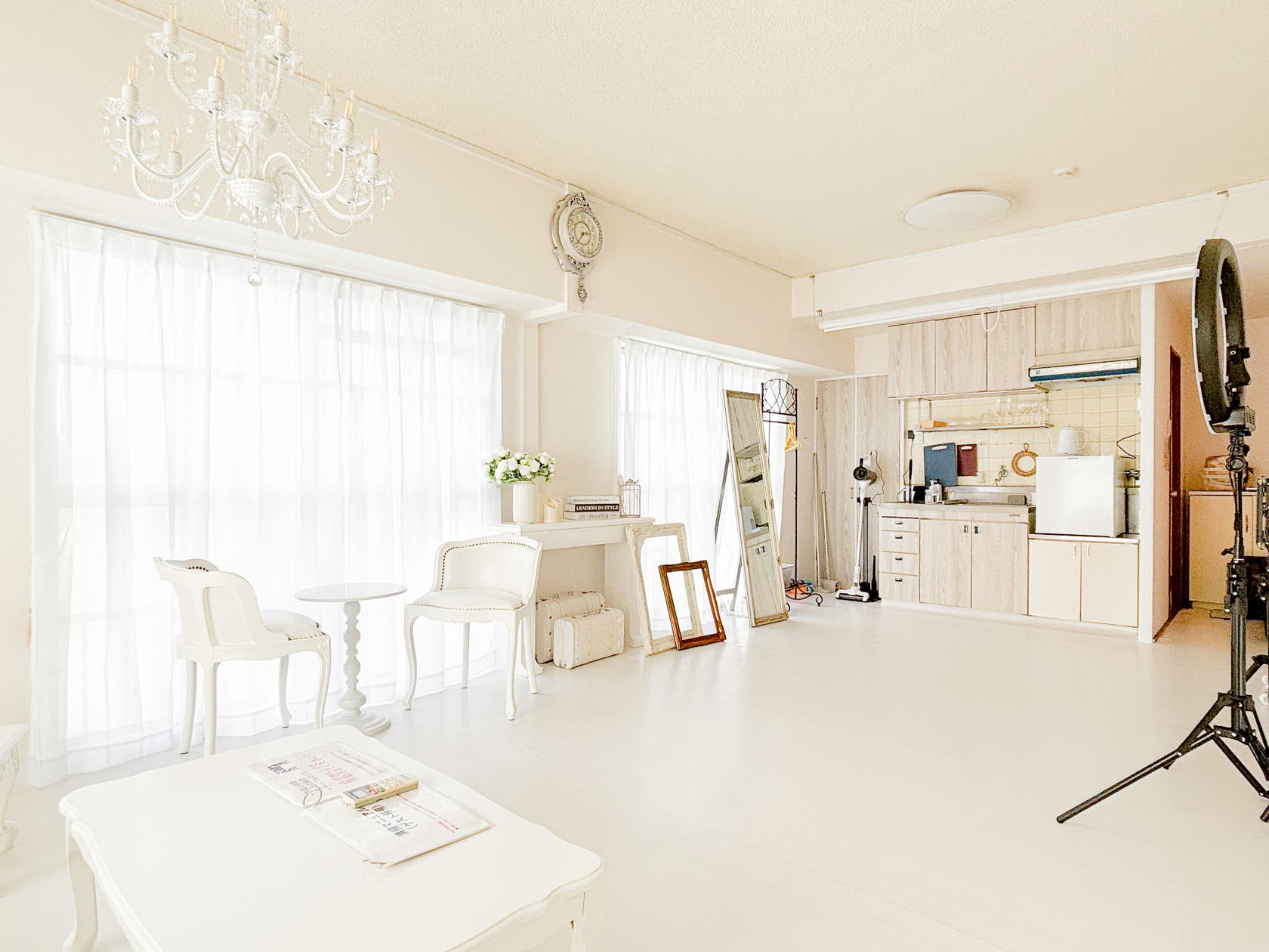 白家具×アンティーク👑推し活🌈白スタジオ🌙メイク＆更衣室完備💄撮影機材無料💡誕生日会🍰 女子会OK🌷の写真6