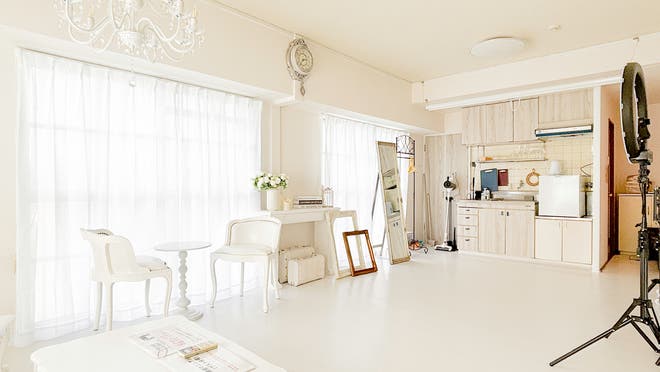 白家具×アンティーク👑推し活🌈白スタジオ🌙メイク&更衣室完備💄撮影機材無料💡誕生日会🍰 女子会OK🌷の写真6