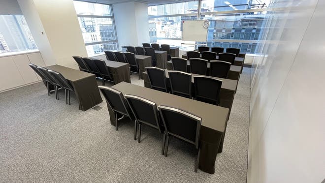 【TKP新橋汐留カンファレンスセンター】ミーティングルーム8Aの写真1