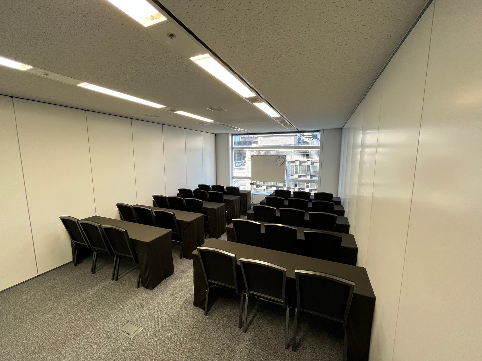 【TKP新橋汐留カンファレンスセンター】ミーティングルーム8Bの写真1