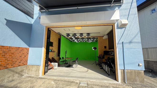 【カフェ併設のレンタル撮影スタジオ】クロマキー常設、スタジオまで車寄せOK!・バイク撮影可!の写真3