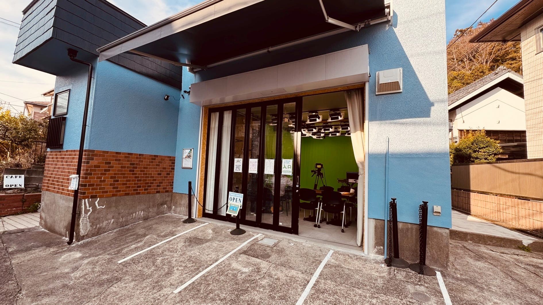 【カフェ併設のレンタル撮影スタジオ】クロマキー常設、スタジオまで車寄せOK！・バイク撮影可！の写真11