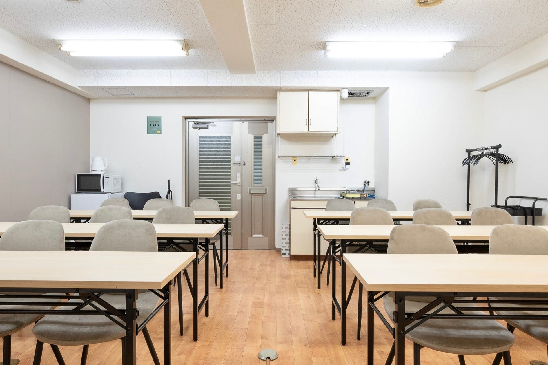 スペモ🏠️広島駅3分🚉モニター📺️イベント🎉撮影📸ビジネス💻️会議👥セミナー✨️680_SMILE会議室広島駅前の写真7